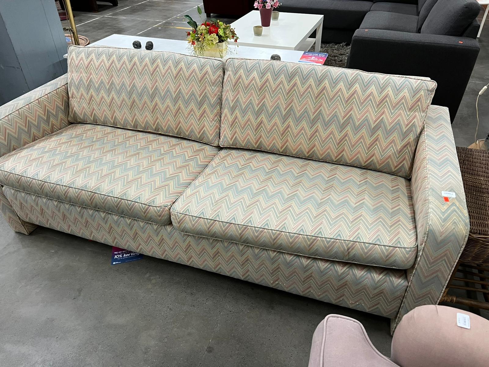 Stoffen bank 2 zits patronen - Kringloop Winkel Rijswijk